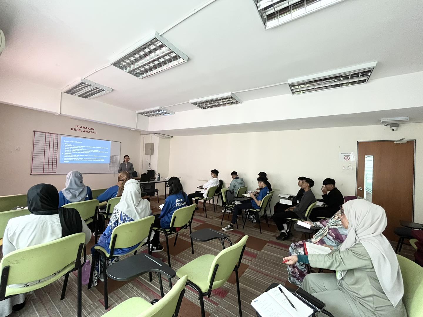 Amalan Penilaian Pensyarah Oleh Pihak Pengurusan Kolej Perdana